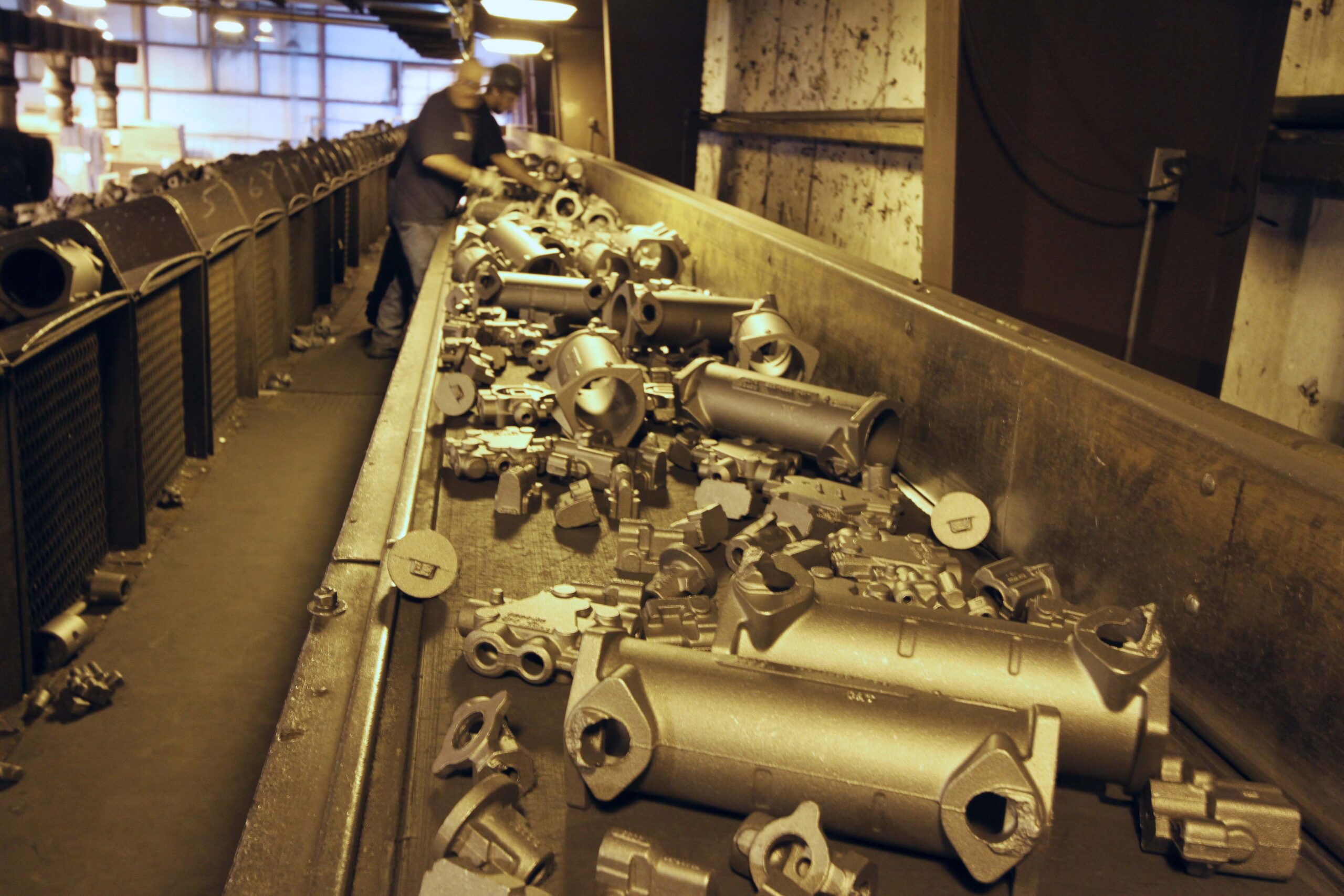 Why Cast Iron Still Wins in 2026 – Manufacturing Material Showdown ...